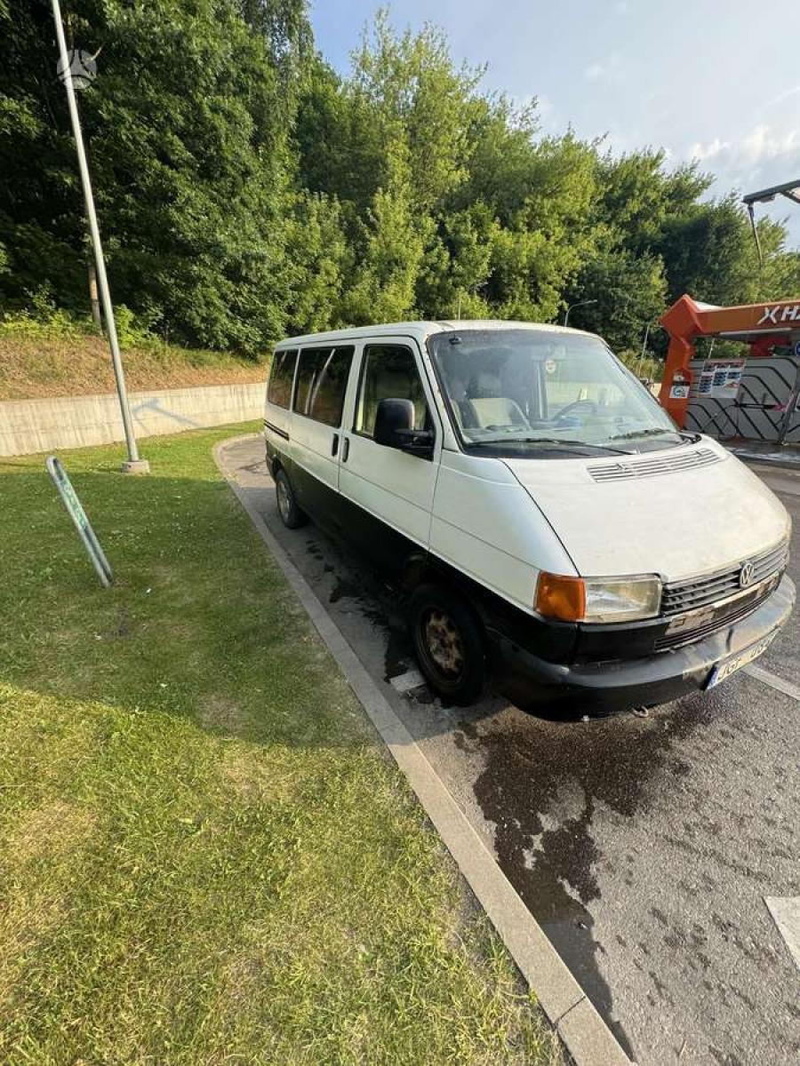 White Volkswagen Transporter 2002 in Vilnius, with an engine capacity of 2.46 L and mileage of 438 thousand km for 1950 €, photo 6 on AUTOMOTO.COM.LV