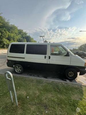 White Volkswagen Transporter 2002 in Vilnius, with an engine capacity of 2.46 L and mileage of 438 thousand km for 1950 €, photo 7 on AUTOMOTO.COM.LV