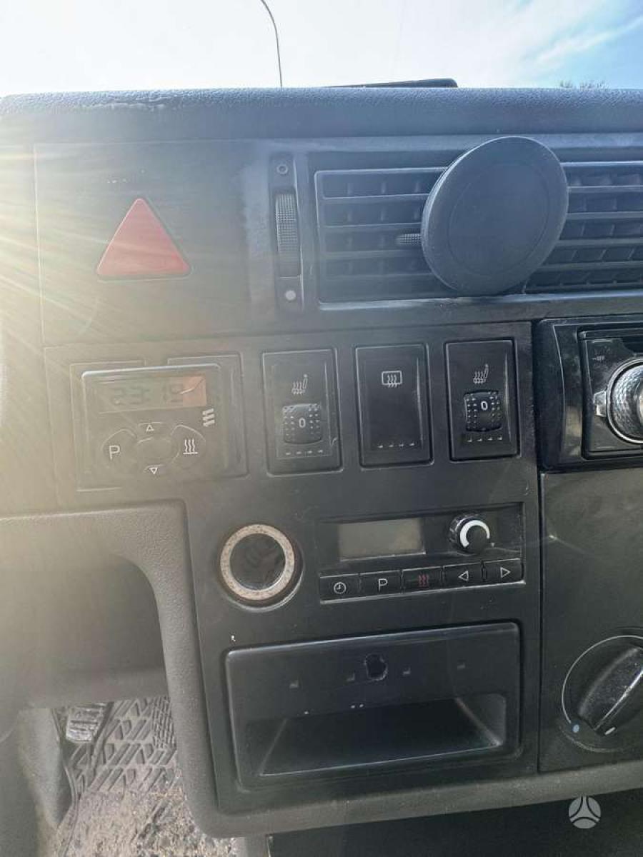 White Volkswagen Transporter 2002 in Vilnius, with an engine capacity of 2.46 L and mileage of 438 thousand km for 1950 €, photo 12 on AUTOMOTO.COM.LV
