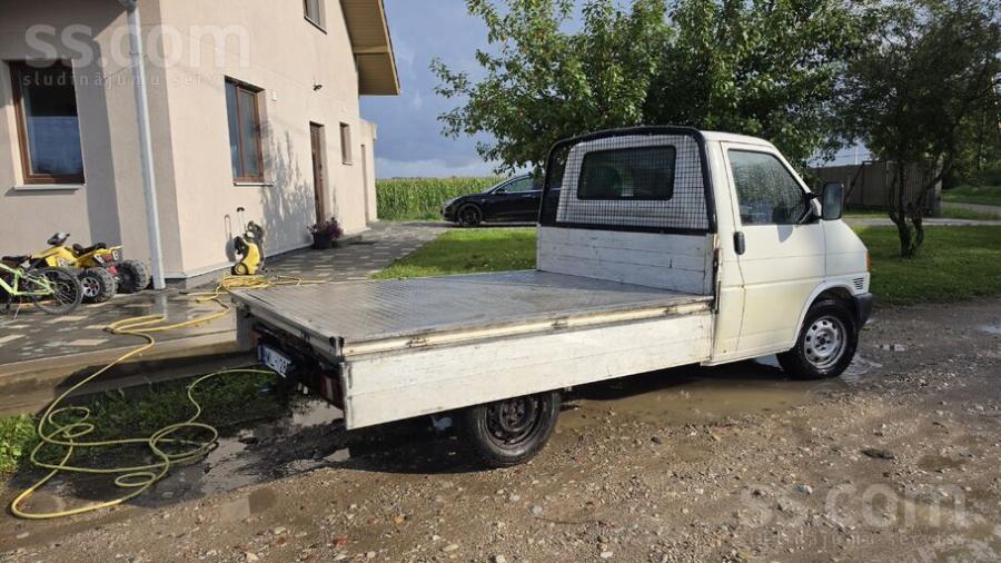 Balts Volkswagen Transporter 2002 Liepāja, ar dzinēja tilpumu 2.50 L un nobraukumu 370 tūkst. km par 3490 €, foto 1 vietnē AUTOMOTO.COM.LV