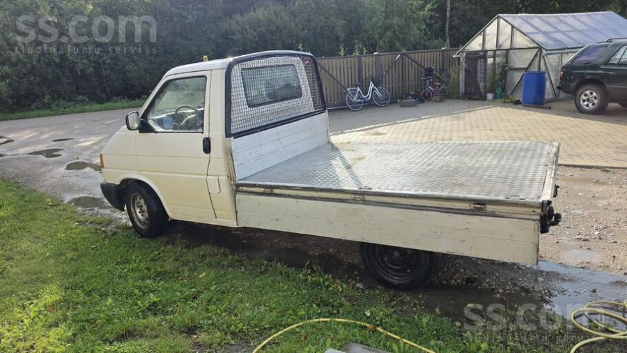 Balts Volkswagen Transporter 2002 Liepāja, ar dzinēja tilpumu 2.50 L un nobraukumu 370 tūkst. km par 3490 €, foto 3 vietnē AUTOMOTO.COM.LV