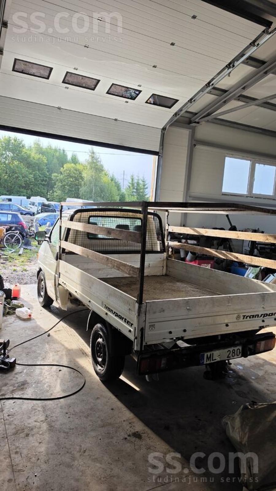 Balts Volkswagen Transporter 2002 Liepāja, ar dzinēja tilpumu 2.50 L un nobraukumu 370 tūkst. km par 3490 €, foto 5 vietnē AUTOMOTO.COM.LV