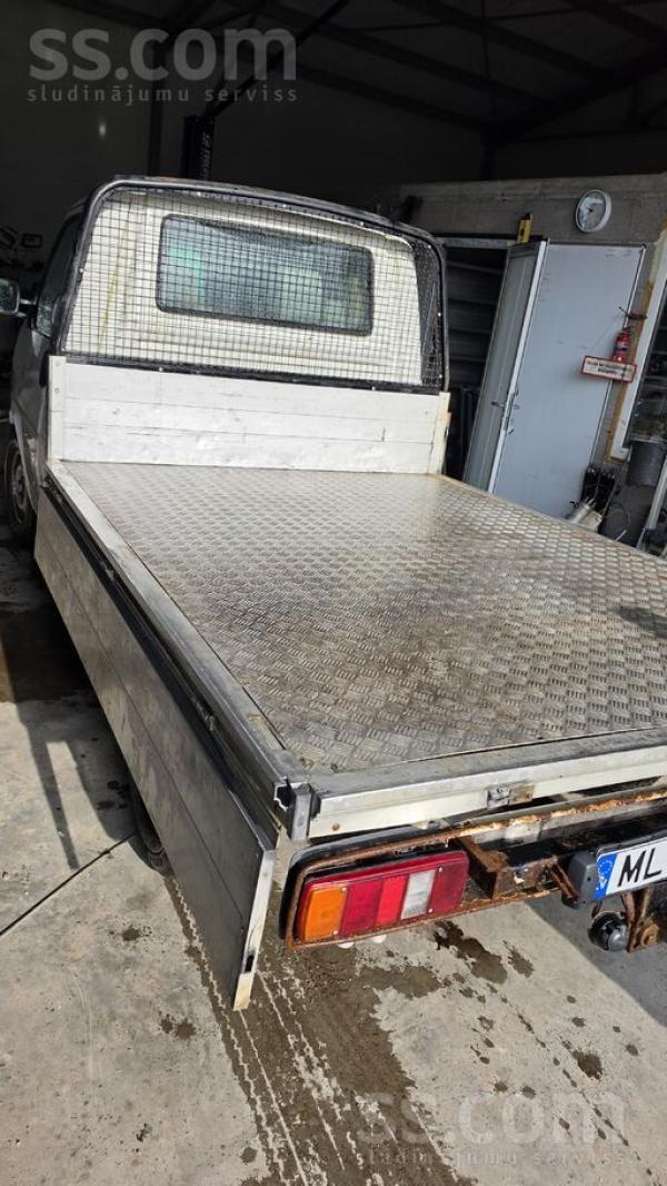 Balts Volkswagen Transporter 2002 Liepāja, ar dzinēja tilpumu 2.50 L un nobraukumu 370 tūkst. km par 3490 €, foto 8 vietnē AUTOMOTO.COM.LV