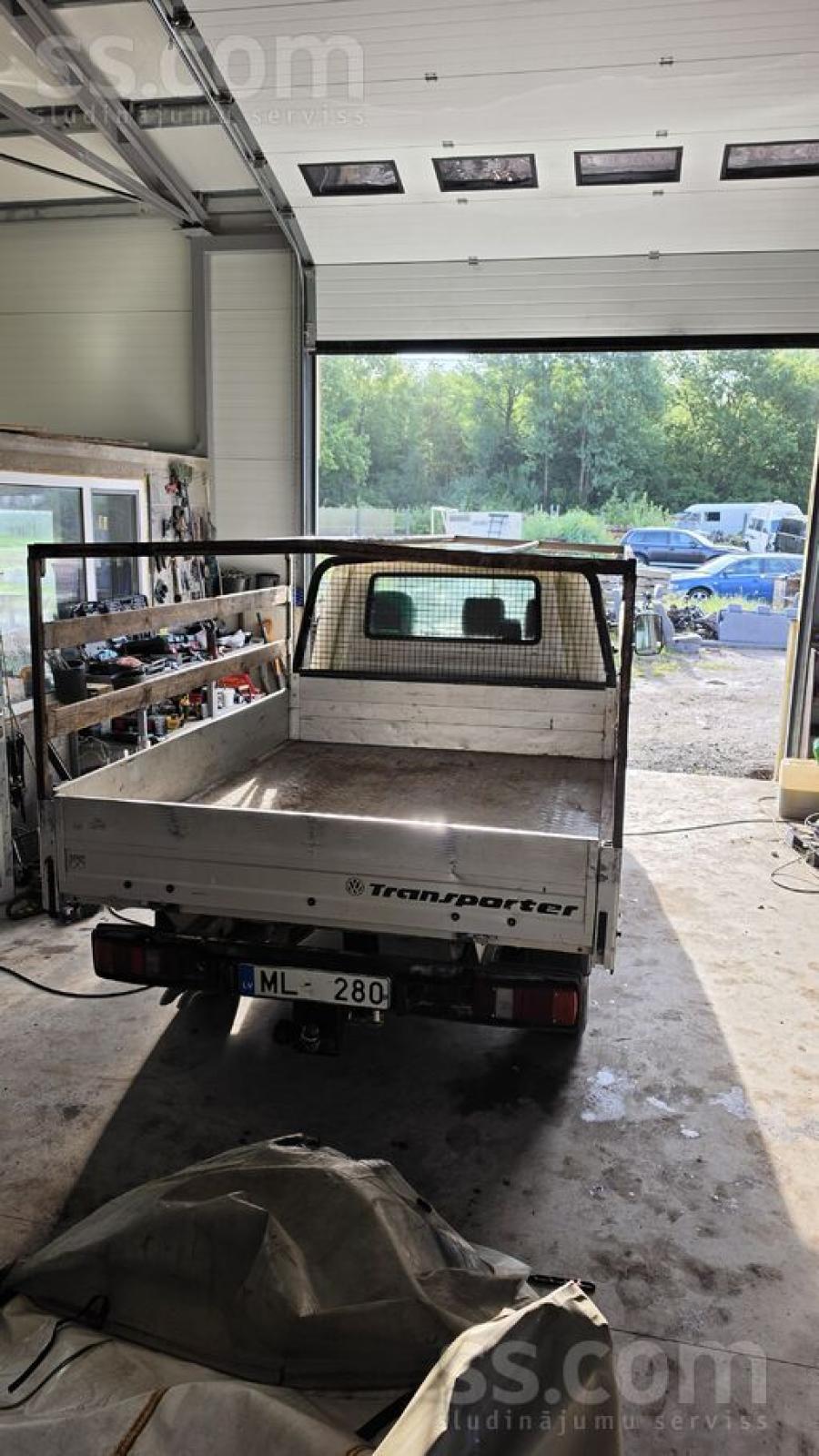Balts Volkswagen Transporter 2002 Liepāja, ar dzinēja tilpumu 2.50 L un nobraukumu 370 tūkst. km par 3490 €, foto 12 vietnē AUTOMOTO.COM.LV
