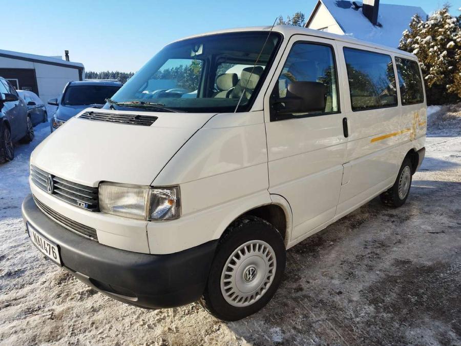 White Volkswagen Transporter 2003 in Utena, with an engine capacity of 2.50 L and mileage of 288 thousand km for 4100 €, photo 1 on AUTOMOTO.COM.LV