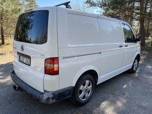 White Volkswagen Transporter 2004 in Vilnius, with an engine capacity of 1.90 L and mileage of 448 thousand km for 3100 €, photo 6 on AUTOMOTO.COM.LV