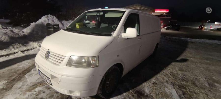 White Volkswagen Transporter 2005 in Vilnius, with an engine capacity of 1.90 L and mileage of 320 thousand km for 3499 €, photo 1 on AUTOMOTO.COM.LV