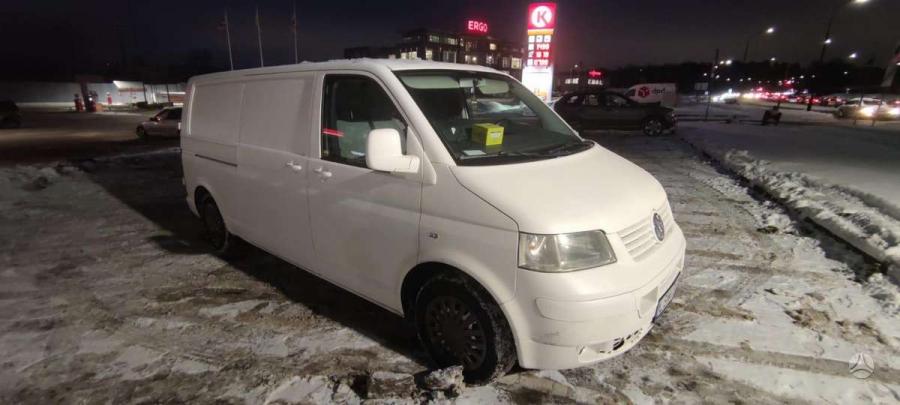 White Volkswagen Transporter 2005 in Vilnius, with an engine capacity of 1.90 L and mileage of 320 thousand km for 3499 €, photo 3 on AUTOMOTO.COM.LV