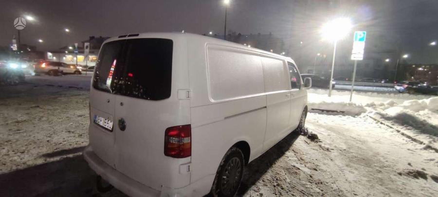 White Volkswagen Transporter 2005 in Vilnius, with an engine capacity of 1.90 L and mileage of 320 thousand km for 3499 €, photo 7 on AUTOMOTO.COM.LV