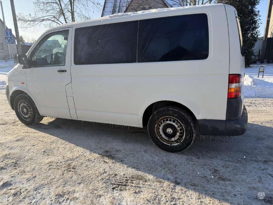 White Volkswagen Transporter 2005 in Kedainiai, with an engine capacity of 1.90 L and mileage of 335 thousand km for 4750 €, photo 3 on AUTOMOTO.COM.LV