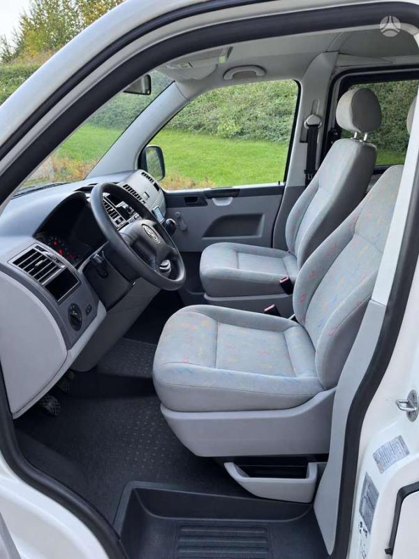 White Volkswagen Transporter 2005 in Vilnius, with an engine capacity of 1.90 L and mileage of 268 thousand km for 6650 €, photo 8 on AUTOMOTO.COM.LV