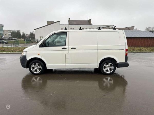 White Volkswagen Transporter 2006 in Pasvalys, with an engine capacity of 2.50 L and mileage of 280 thousand km for 4150 €, photo 2 on AUTOMOTO.COM.LV