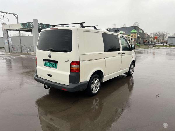 White Volkswagen Transporter 2006 in Pasvalys, with an engine capacity of 2.50 L and mileage of 280 thousand km for 4150 €, photo 3 on AUTOMOTO.COM.LV