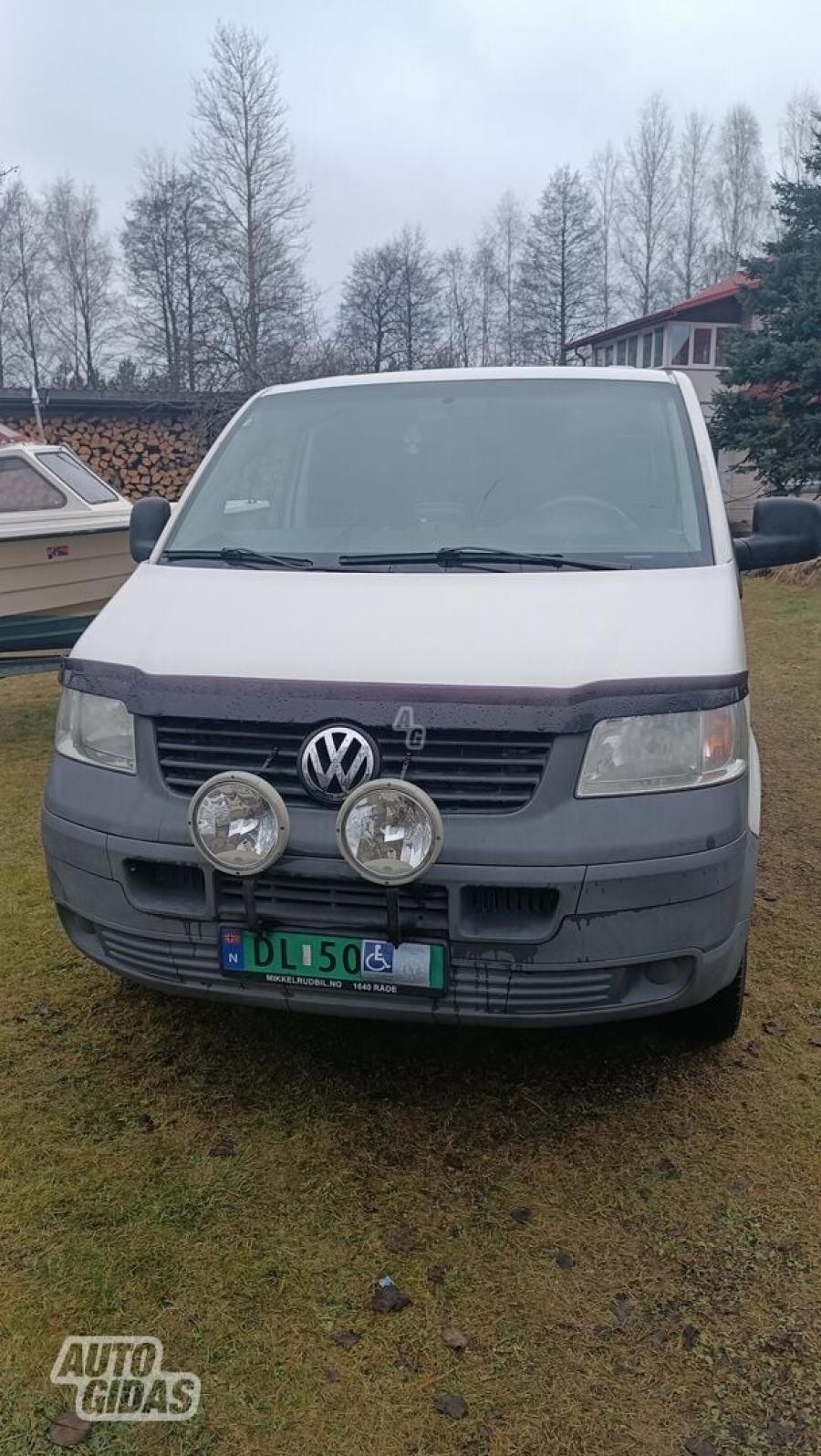 White Volkswagen Transporter 2006 in Vilnius, with an engine capacity of 2.50 L and mileage of 283 thousand km for 3400 €, photo 4 on AUTOMOTO.COM.LV