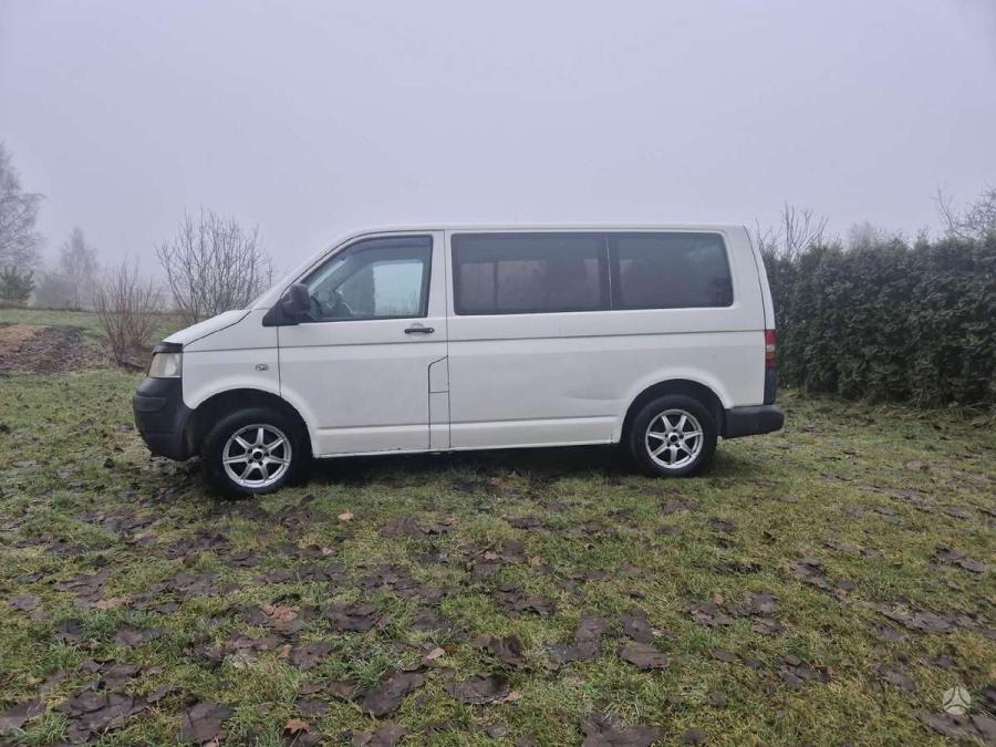 White Volkswagen Transporter 2006 in Vilnius, with an engine capacity of 1.90 L and mileage of 321 thousand km for 3350 €, photo 6 on AUTOMOTO.COM.LV