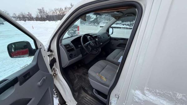 White Volkswagen Transporter 2006 in Vilnius, with an engine capacity of 1.90 L and mileage of 440 thousand km for 2500 €, photo 10 on AUTOMOTO.COM.LV