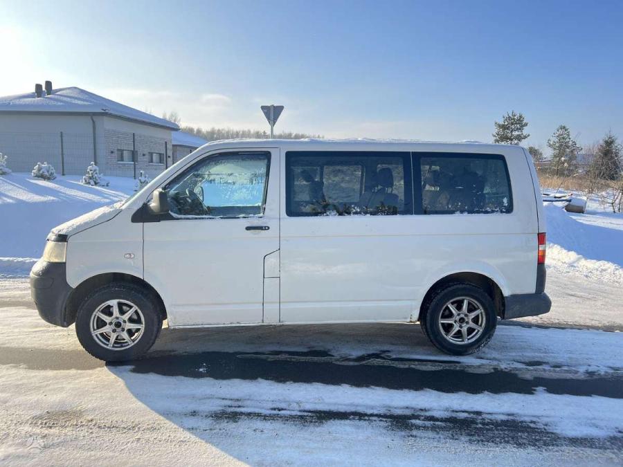 Balts Volkswagen Transporter 2006 Viļņa, ar dzinēja tilpumu 1.90 L un nobraukumu 328 tūkst. km par 3350 €, foto 1 vietnē AUTOMOTO.COM.LV