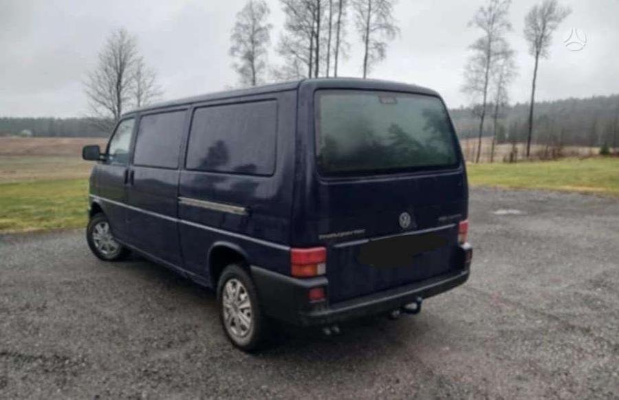 White Volkswagen Transporter 2006 in Kedainiai, with an engine capacity of 2.50 L and mileage of 324 thousand km for 3700 €, photo 6 on AUTOMOTO.COM.LV