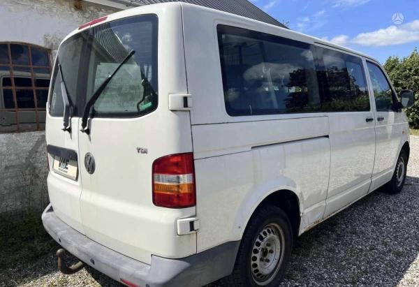 White Volkswagen Transporter 2006 in Vilnius, with an engine capacity of 2.46 L and mileage of 168 thousand km for 2850 €, photo 3 on AUTOMOTO.COM.LV