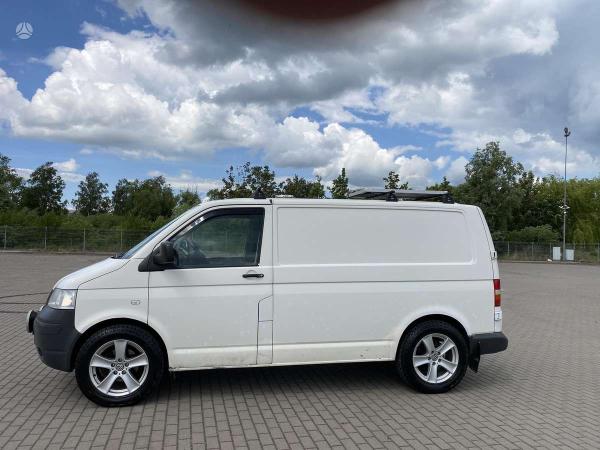 White Volkswagen Transporter 2006 in Marijampole, with an engine capacity of 2.50 L and mileage of 313 thousand km for 4200 €, photo 3 on AUTOMOTO.COM.LV