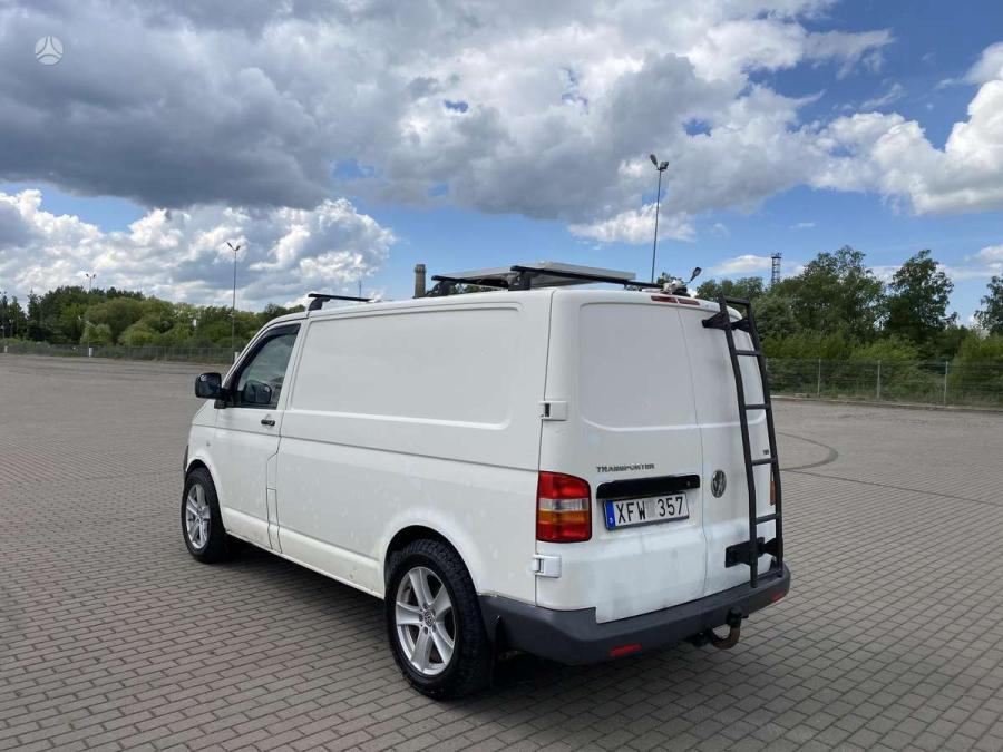 White Volkswagen Transporter 2006 in Marijampole, with an engine capacity of 2.50 L and mileage of 313 thousand km for 4200 €, photo 6 on AUTOMOTO.COM.LV