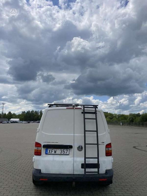 White Volkswagen Transporter 2006 in Marijampole, with an engine capacity of 2.50 L and mileage of 313 thousand km for 4200 €, photo 6 on AUTOMOTO.COM.LV