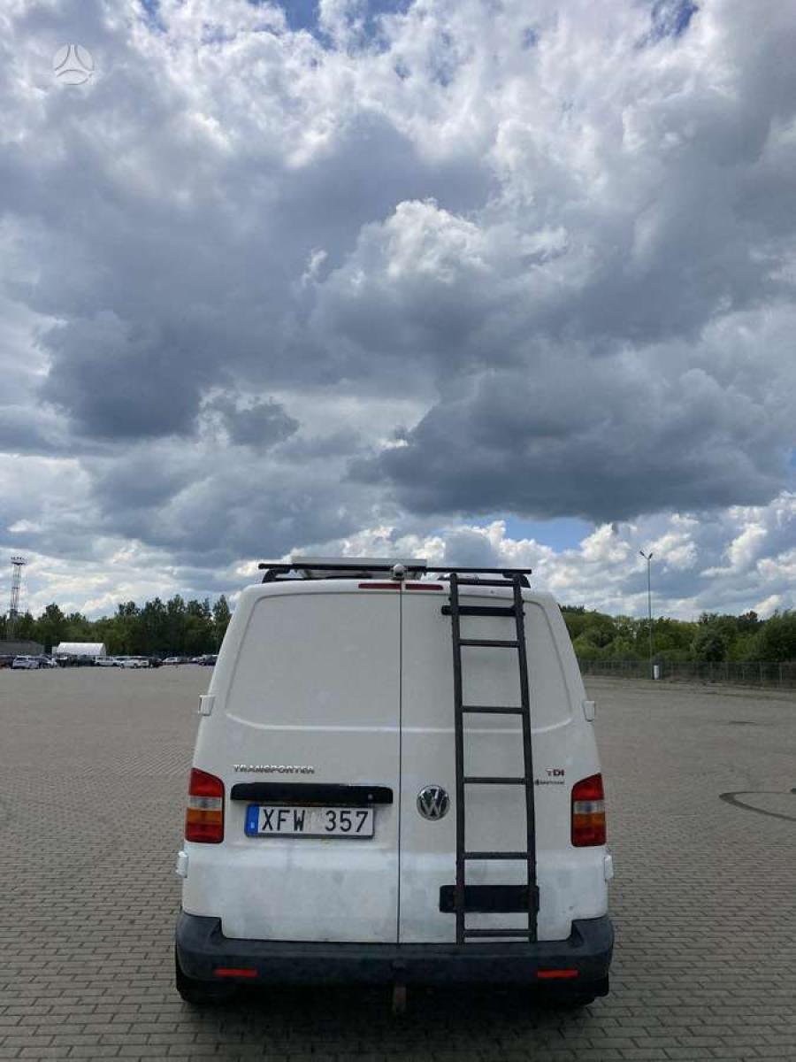 White Volkswagen Transporter 2006 in Marijampole, with an engine capacity of 2.50 L and mileage of 313 thousand km for 4200 €, photo 7 on AUTOMOTO.COM.LV