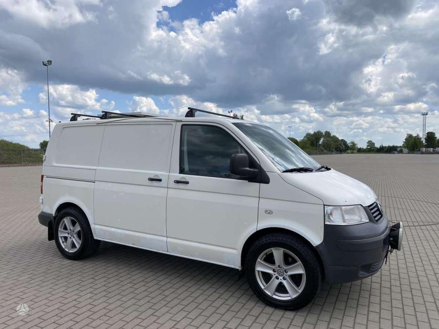 White Volkswagen Transporter 2006 in Marijampole, with an engine capacity of 2.50 L and mileage of 313 thousand km for 4200 €, photo 10 on AUTOMOTO.COM.LV