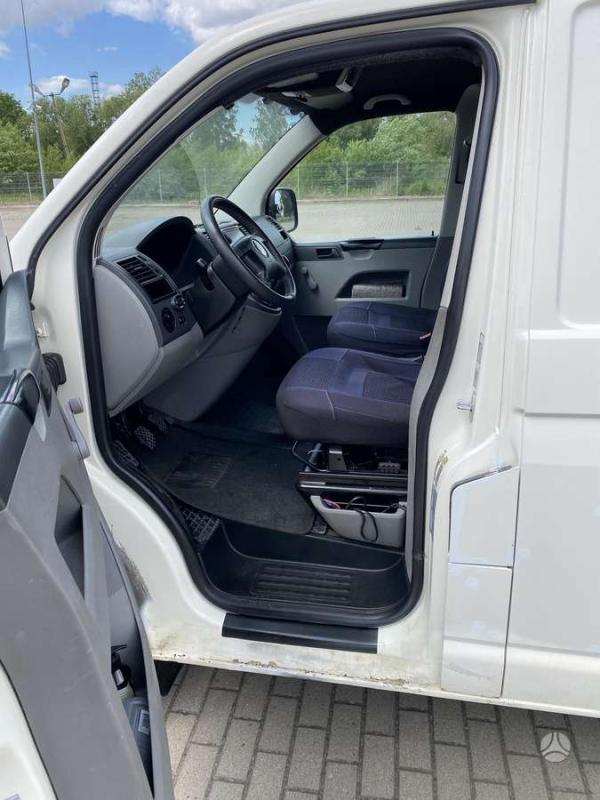 White Volkswagen Transporter 2006 in Marijampole, with an engine capacity of 2.50 L and mileage of 313 thousand km for 4200 €, photo 10 on AUTOMOTO.COM.LV