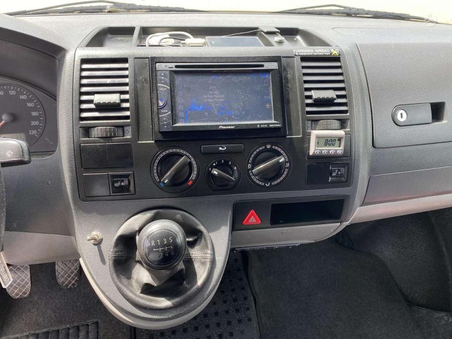 White Volkswagen Transporter 2006 in Marijampole, with an engine capacity of 2.50 L and mileage of 313 thousand km for 4200 €, photo 15 on AUTOMOTO.COM.LV