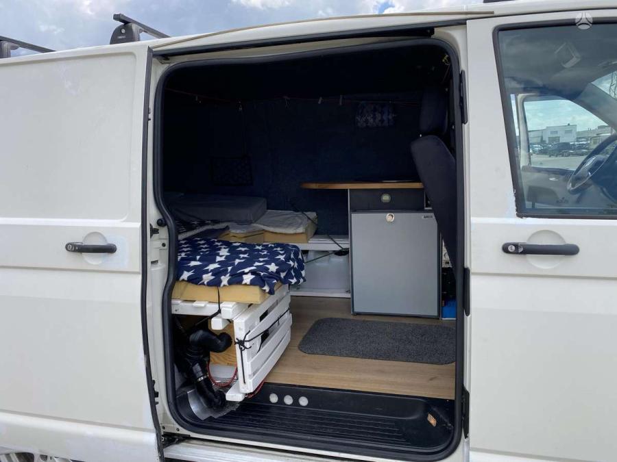 White Volkswagen Transporter 2006 in Marijampole, with an engine capacity of 2.50 L and mileage of 313 thousand km for 4200 €, photo 20 on AUTOMOTO.COM.LV