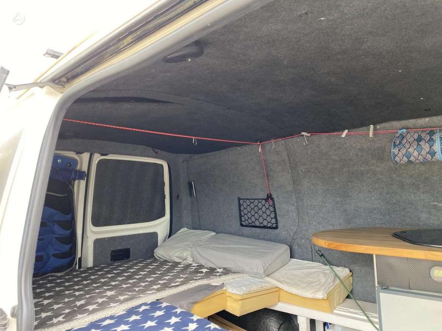 White Volkswagen Transporter 2006 in Marijampole, with an engine capacity of 2.50 L and mileage of 313 thousand km for 4200 €, photo 21 on AUTOMOTO.COM.LV