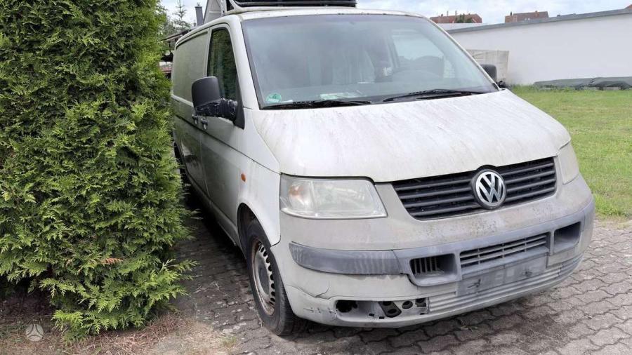 White Volkswagen Transporter 2006 in Siauliai, with an engine capacity of 2.46 L and mileage of 220 thousand km for 1900 €, photo 4 on AUTOMOTO.COM.LV