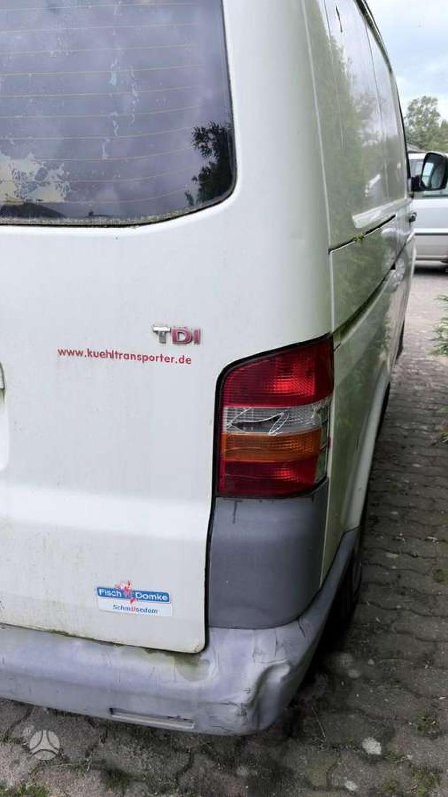 White Volkswagen Transporter 2006 in Siauliai, with an engine capacity of 2.46 L and mileage of 220 thousand km for 1900 €, photo 5 on AUTOMOTO.COM.LV