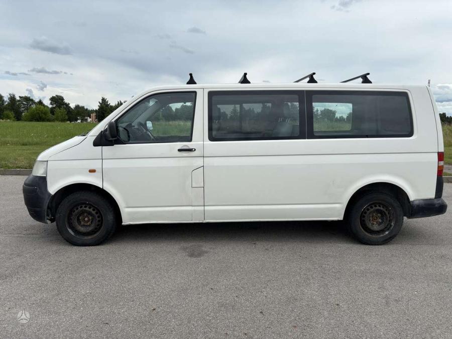 White Volkswagen Transporter 2006 in Panevezys, with an engine capacity of 2.46 L and mileage of 250 thousand km for 4400 €, photo 4 on AUTOMOTO.COM.LV