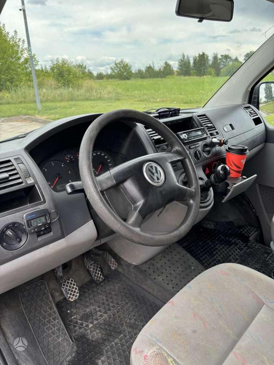 White Volkswagen Transporter 2006 in Panevezys, with an engine capacity of 2.46 L and mileage of 250 thousand km for 4400 €, photo 11 on AUTOMOTO.COM.LV