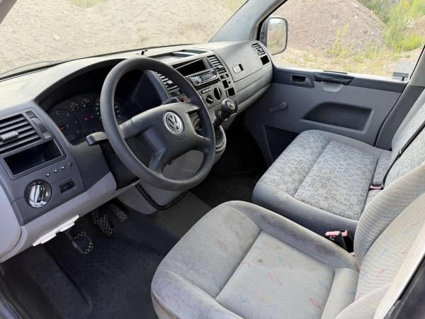 White Volkswagen Transporter 2006 in Vilnius, with an engine capacity of 2.46 L and mileage of 511 thousand km for 2450 €, photo 6 on AUTOMOTO.COM.LV