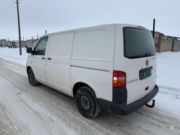 White Volkswagen Transporter 2007 in Pasvalys, with an engine capacity of 2.50 L and mileage of 265 thousand km for 4199 €, photo 4 on AUTOMOTO.COM.LV