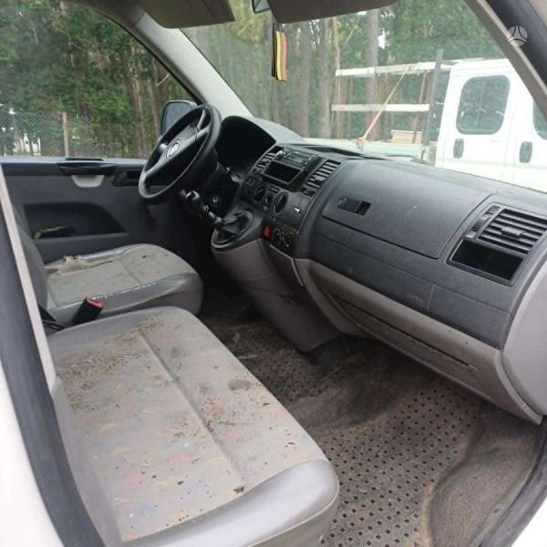 White Volkswagen Transporter 2008 in Panevezys, with an engine capacity of 1.90 L and mileage of 471 thousand km for 2500 €, photo 4 on AUTOMOTO.COM.LV