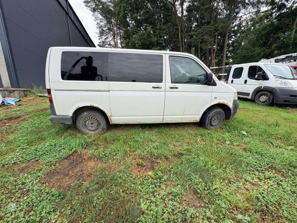 White Volkswagen Transporter 2008 in Panevezys, with an engine capacity of 1.90 L and mileage of 471 thousand km for 2500 €, photo 7 on AUTOMOTO.COM.LV