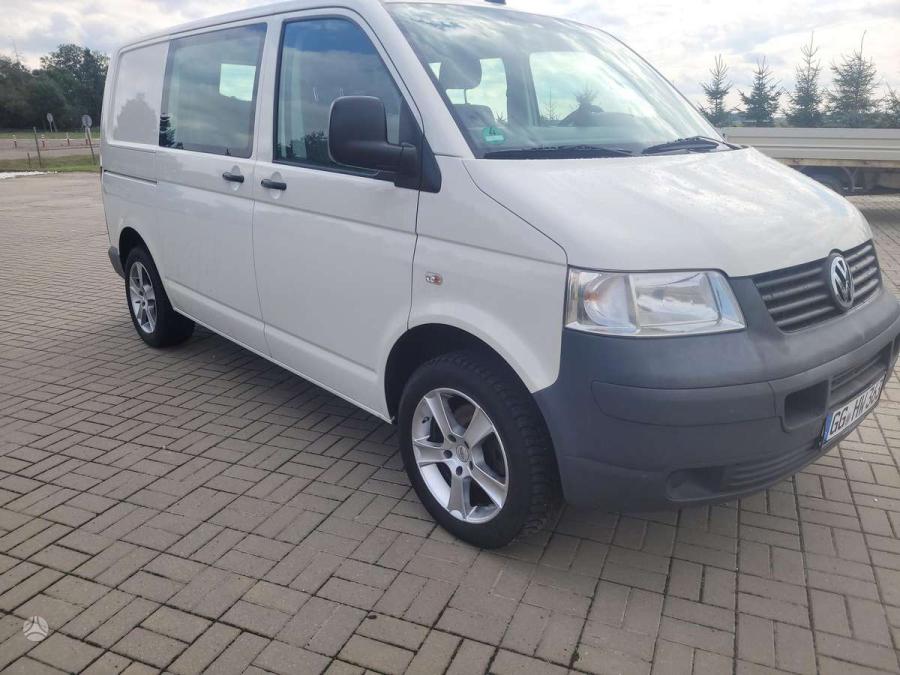 White Volkswagen Transporter 2008 in Vilkaviskis, with an engine capacity of 2.46 L and mileage of 150 thousand km for 7600 €, photo 3 on AUTOMOTO.COM.LV