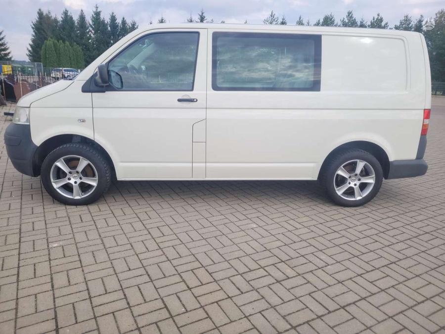 White Volkswagen Transporter 2008 in Vilkaviskis, with an engine capacity of 2.46 L and mileage of 150 thousand km for 7600 €, photo 5 on AUTOMOTO.COM.LV