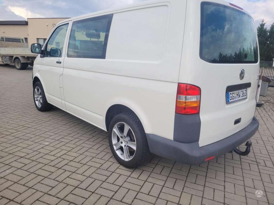 White Volkswagen Transporter 2008 in Vilkaviskis, with an engine capacity of 2.46 L and mileage of 150 thousand km for 7600 €, photo 7 on AUTOMOTO.COM.LV