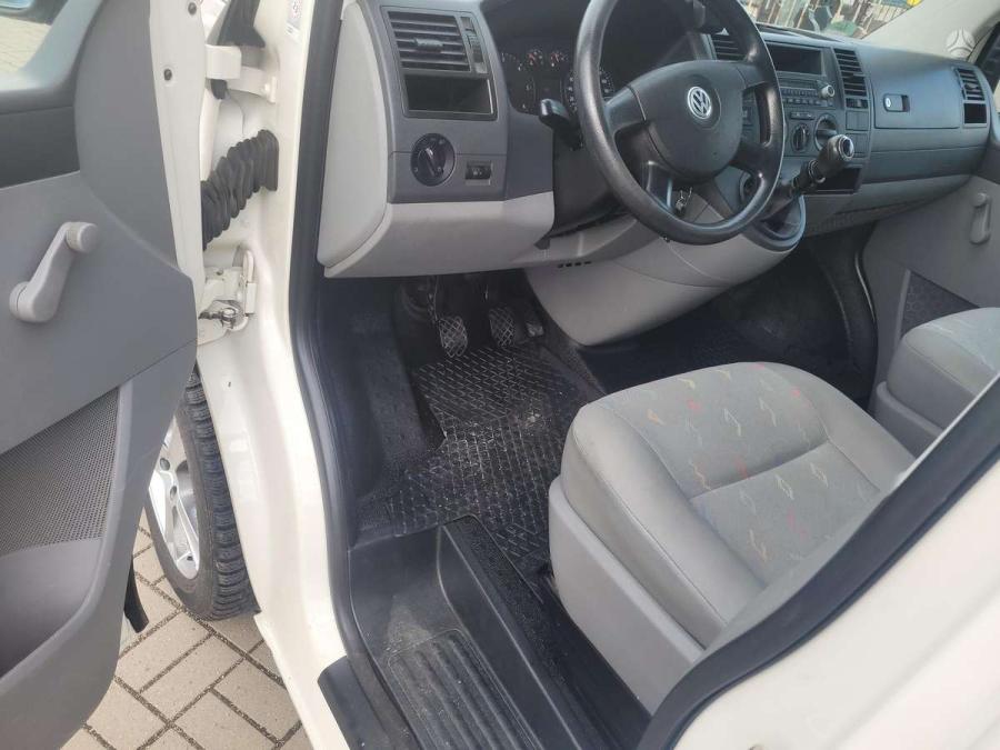 White Volkswagen Transporter 2008 in Vilkaviskis, with an engine capacity of 2.46 L and mileage of 150 thousand km for 7600 €, photo 11 on AUTOMOTO.COM.LV