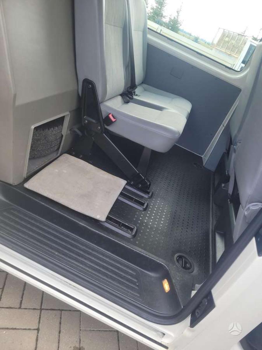 White Volkswagen Transporter 2008 in Vilkaviskis, with an engine capacity of 2.46 L and mileage of 150 thousand km for 7600 €, photo 12 on AUTOMOTO.COM.LV