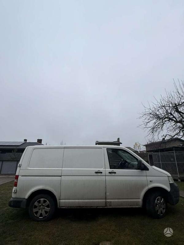 White Volkswagen Transporter 2009 in Kaunas, with an engine capacity of 2.50 L and mileage of 287 thousand km for 4200 €, photo 3 on AUTOMOTO.COM.LV