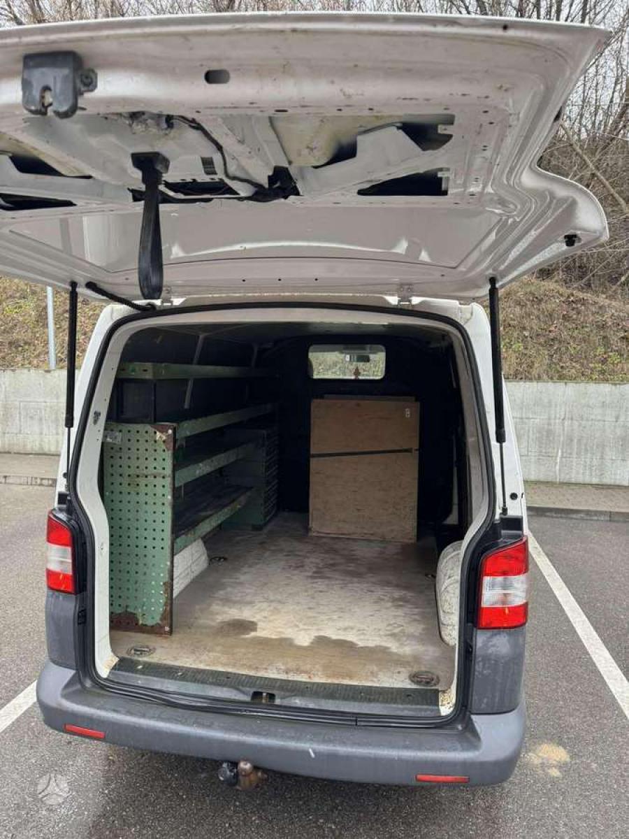 Balts Volkswagen Transporter 2009 Viļņa, ar dzinēja tilpumu 1.97 L un nobraukumu 299 tūkst. km par 4300 €, foto 5 vietnē AUTOMOTO.COM.LV