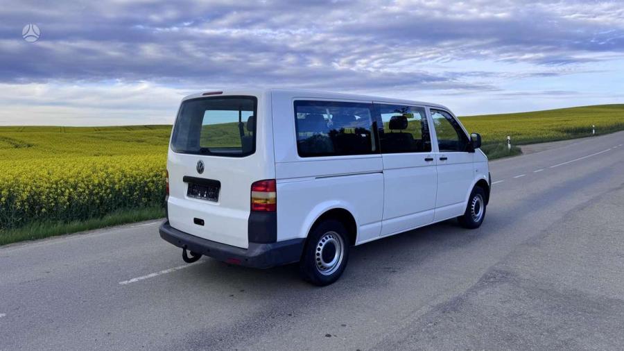 White Volkswagen Transporter 2009 in Kelme, with an engine capacity of 1.90 L and mileage of 343 thousand km for 7500 €, photo 5 on AUTOMOTO.COM.LV
