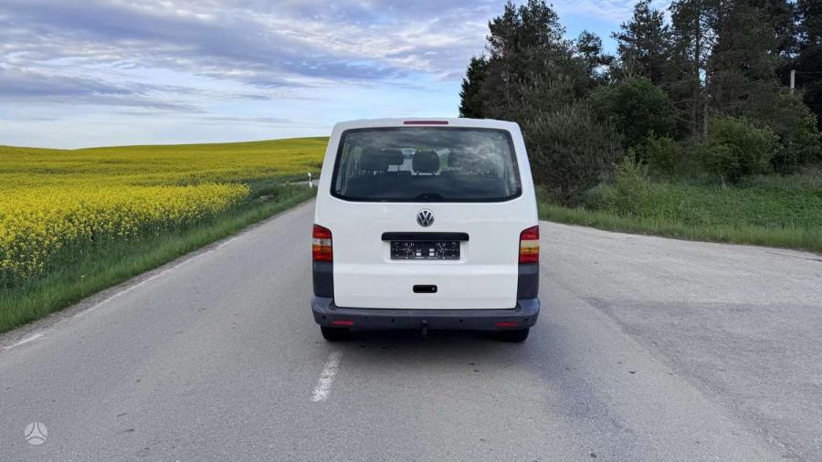 White Volkswagen Transporter 2009 in Kelme, with an engine capacity of 1.90 L and mileage of 343 thousand km for 7500 €, photo 7 on AUTOMOTO.COM.LV