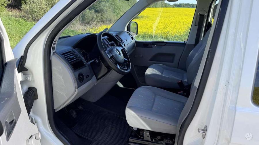 White Volkswagen Transporter 2009 in Kelme, with an engine capacity of 1.90 L and mileage of 343 thousand km for 7500 €, photo 10 on AUTOMOTO.COM.LV